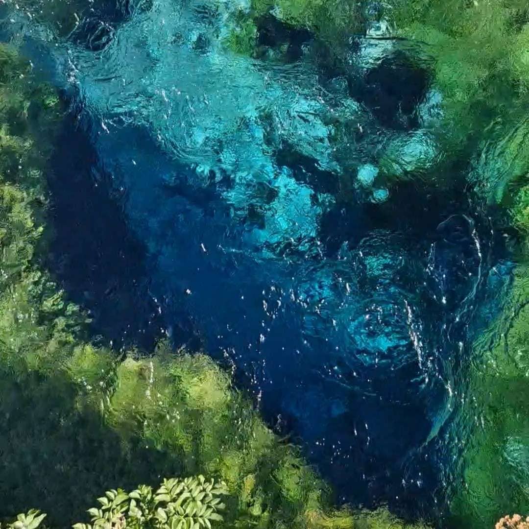 Jezírko Syri i Kaltër - Blue Eye v jižní Albánii